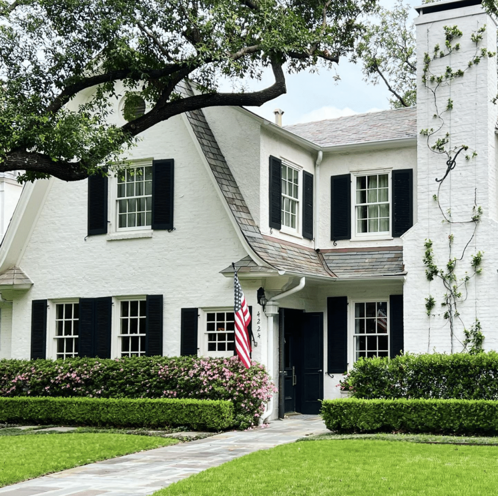 The Undeniable Curb Appeal of White Homes - Design Chic