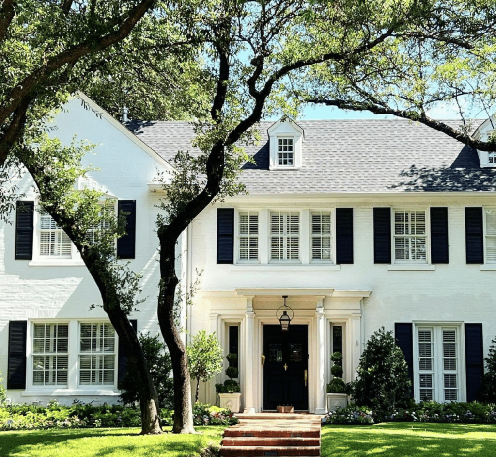 The Undeniable Curb Appeal of White Homes - Design Chic