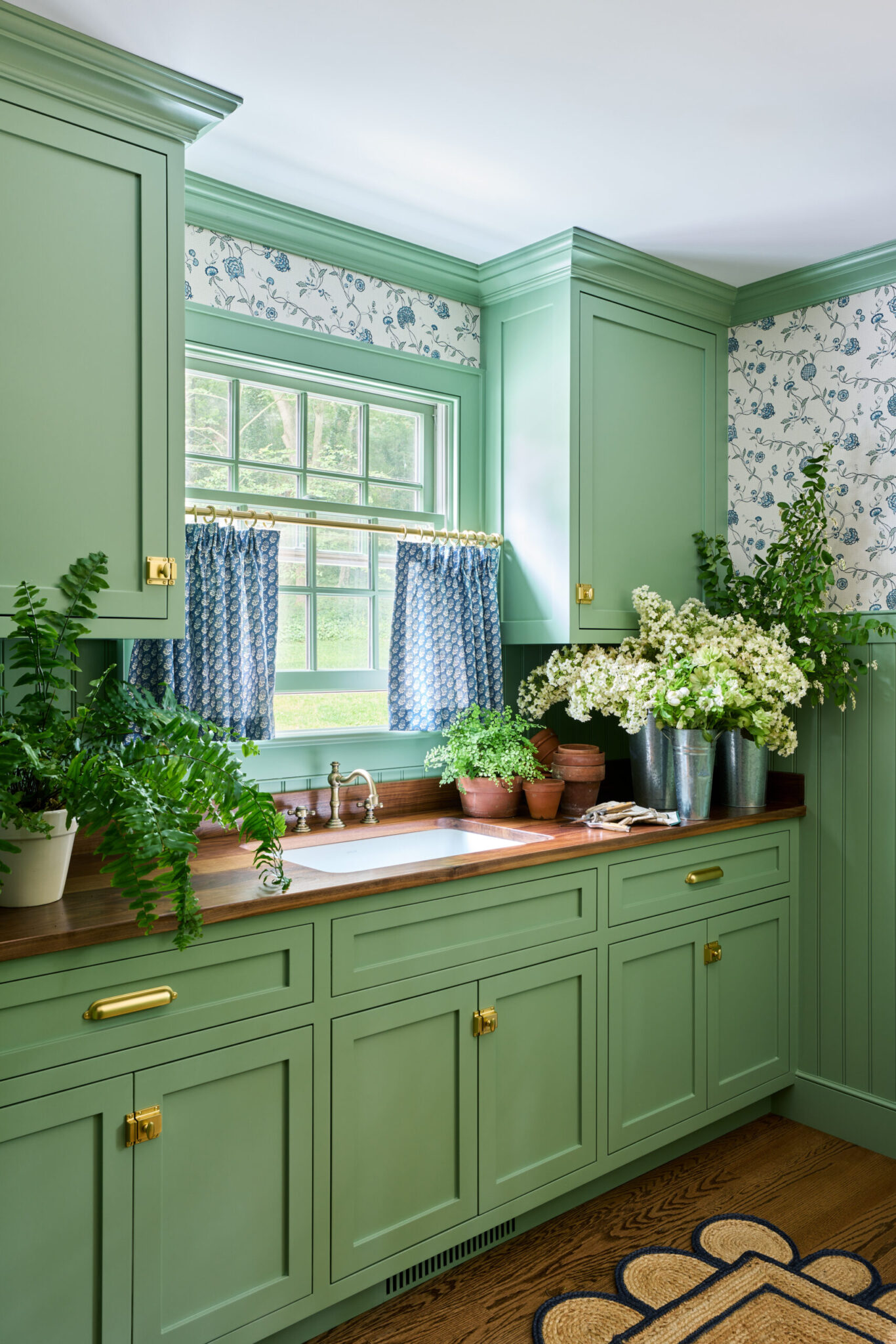 Inside a Beautiful Long Island Home Designed by Jennifer Hunter ...